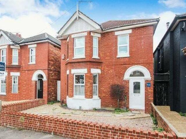 5 bedroom detached house for rent in Orcheston Road Bournemouth BH8