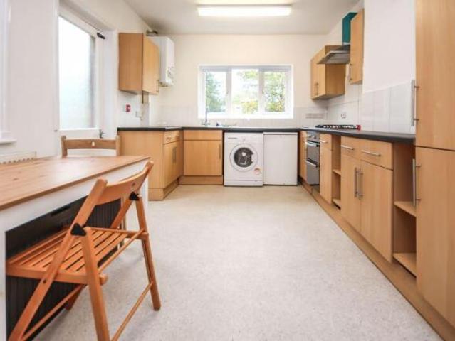 5 bedroom detached house for rent in Osborne Road, Bournemouth, BH9