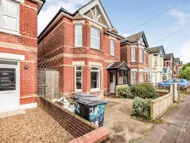 5 bedroom detached house for rent in Osborne Road, Bournemouth.