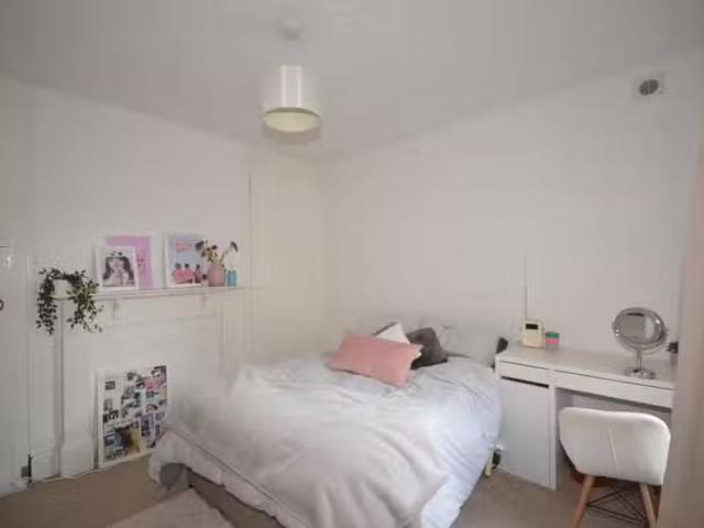 5 bedroom detached house for rent in Osborne Road, Winton, BH9