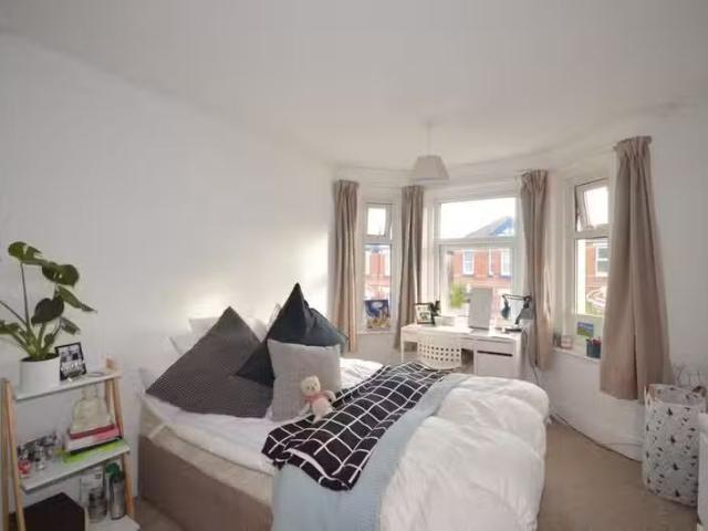 5 bedroom detached house for rent in Osborne Road, Winton, BH9