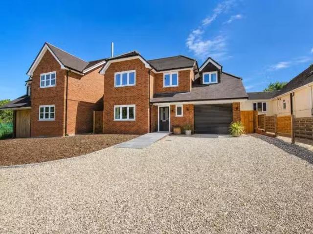 5 bedroom detached house for rent in London Road, Guildford, S.
