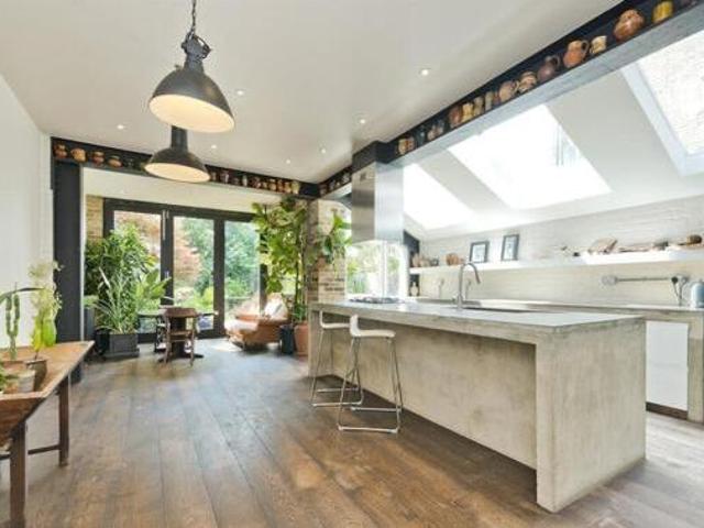 5 Bedroom Detached House For Rent In London