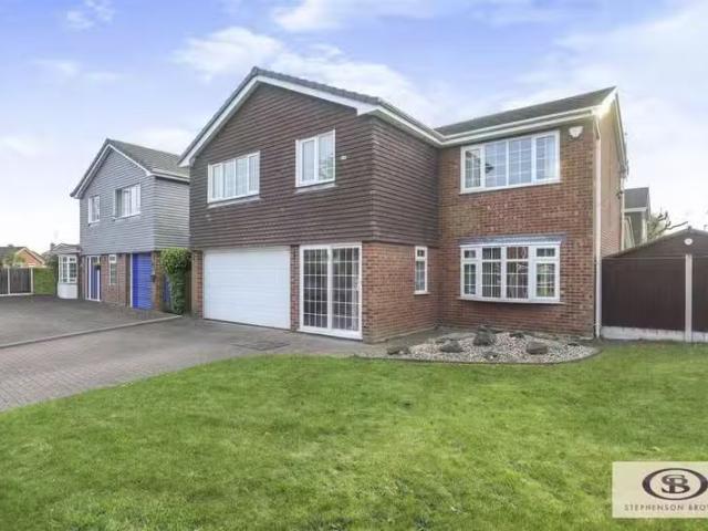 5 bedroom detached house for rent in Langley Close, Sandbach.
