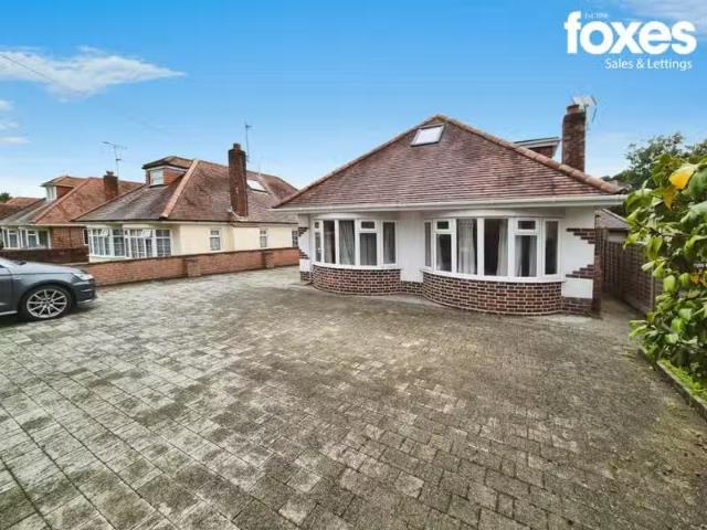 5 bedroom detached house for rent in Leydene Avenue, Bournemou.