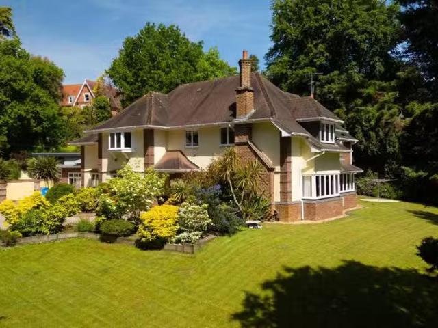5 bedroom detached house for rent in Mornish Road,, Branksome.