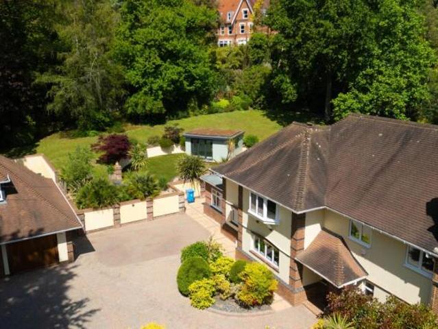 5 bedroom detached house for rent in Mornish Road, Branksome Park, BH13