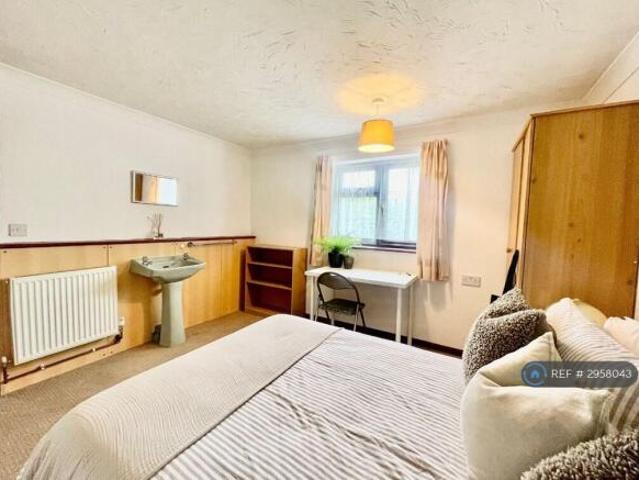 5 bedroom detached house for rent in Mayes Close, Norwich, NR5
