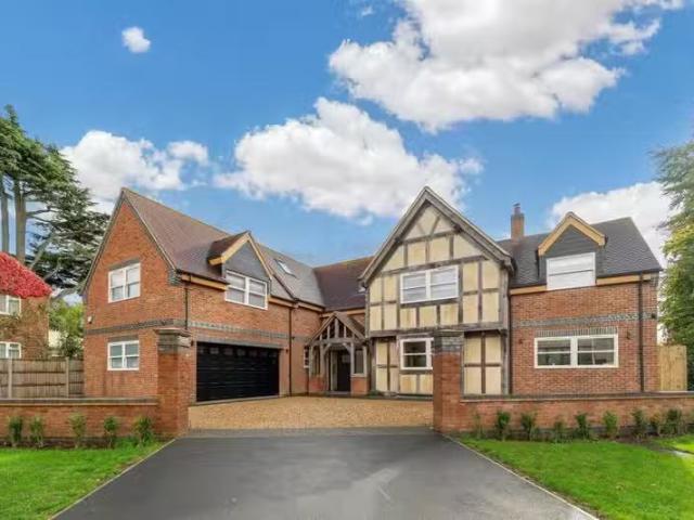 5 bedroom detached house for rent in Main Street, Clifton, Rug.