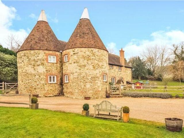 5 bedroom detached house for rent in Mapleton Road, Westerham, Kent, TN16