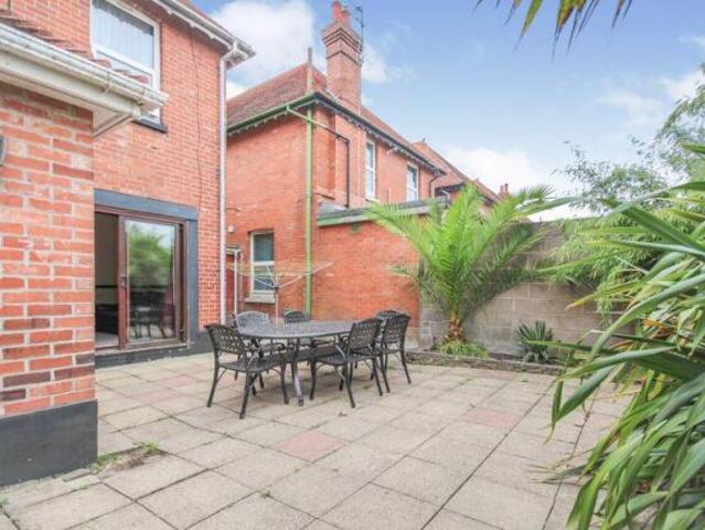 5 bedroom detached house for rent in Markham Road, Bournemouth, BH9
