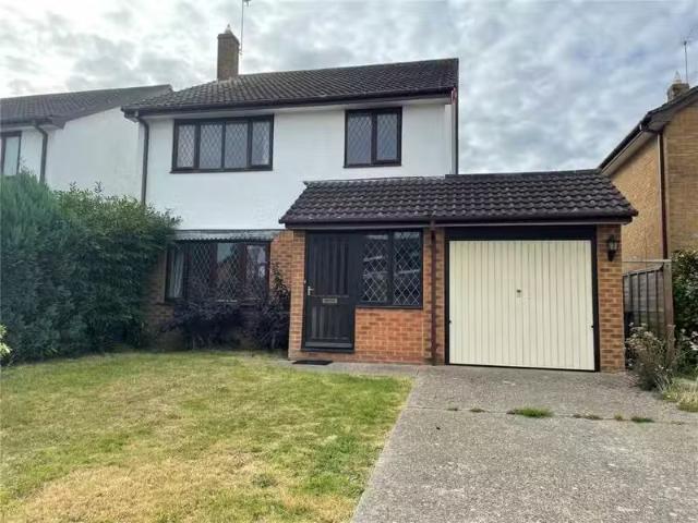 5 bedroom detached house for rent in Marianne Road, Poole, Dor.