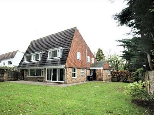 5 bedroom detached house for rent in Meadway Park Gerrards Cross SL9