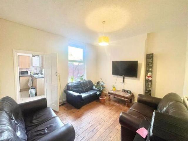 5 bedroom detached house for rent in Midland Avenue, Nottingham, NG7