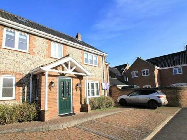 5 bedroom detached house for rent in Mill Field Court NR12