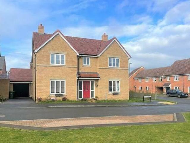 5 bedroom detached house for rent in Missenden Street Newton Leys MK3