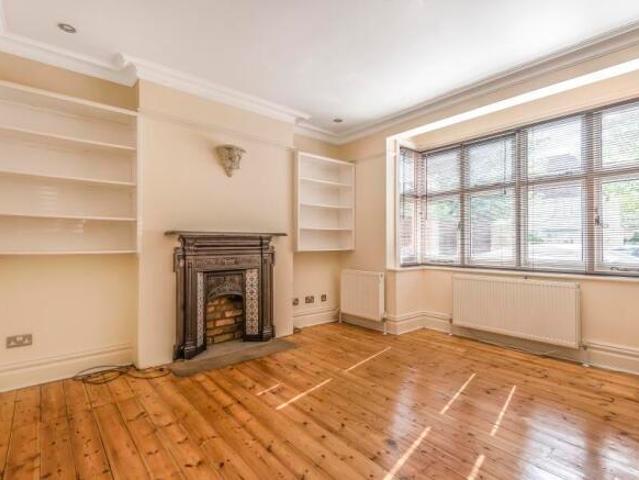 5 bedroom detached house for rent in Murray Road, Northwood, HA6