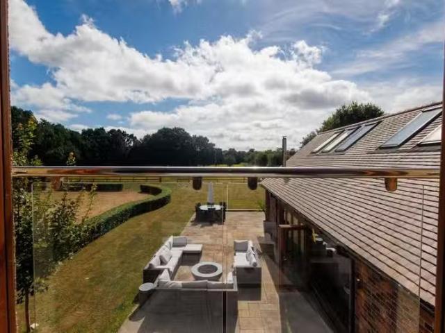 5 bedroom detached house for rent in Muscliffe Lane, Bournemou.