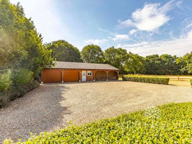 5 bedroom detached house for rent in Muscliffe Lane, Bournemouth, BH9