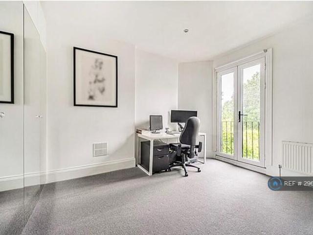 5 bedroom detached house for rent in Muswell Hill Road, London, N10