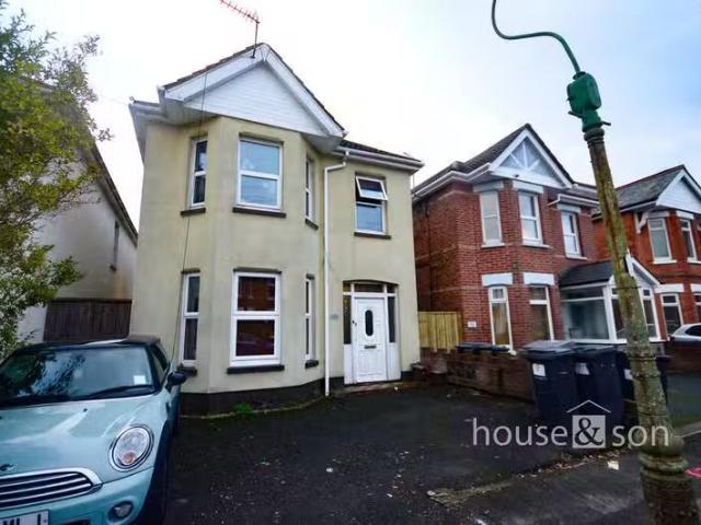 5 bedroom detached house for rent in Nortoft Road, Charminster.