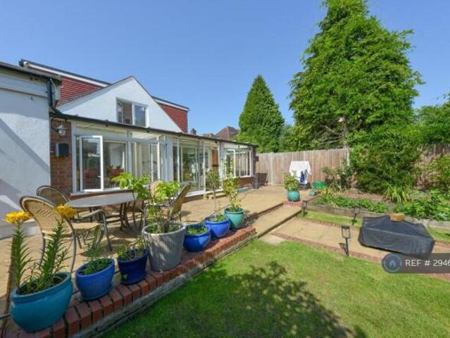 5 bedroom detached house for rent in Napsbury Lane, St Albans, AL1