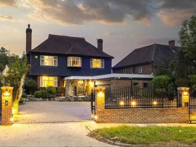 5 Bedroom Detached House For Rent In New Malden, Surrey