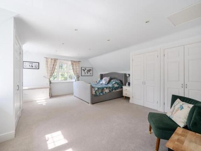 5 bedroom detached house for rent in South Drive Littleton SO22