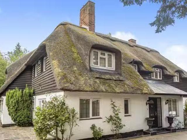 5 bedroom detached house for rent in South View Road, Pinner.