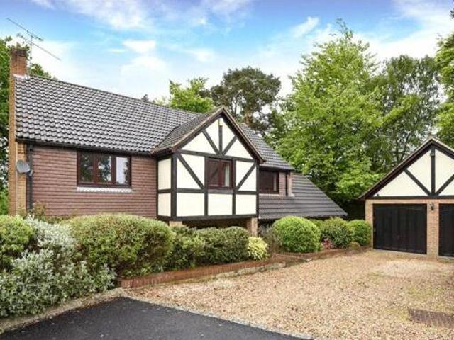 5 Bedroom Detached House For Rent In Sandhurst, Berkshire
