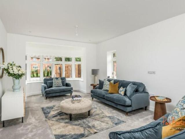 5 bedroom detached house for rent in Sandridgebury Lane, St. Albans, Hertfordshire, AL3