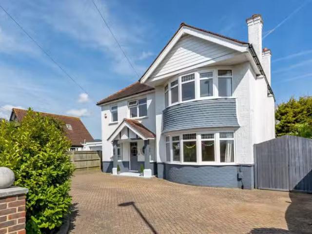 5 bedroom detached house for rent in St. Lawrence Avenue, Wort.
