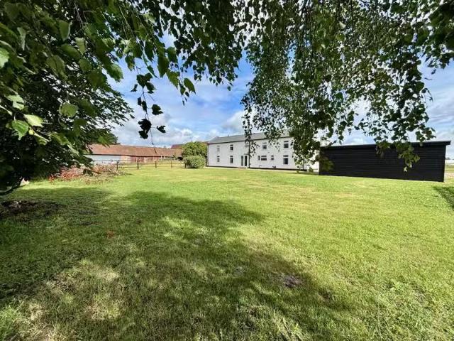 5 bedroom detached house for rent in Station Road, Lakenheath.