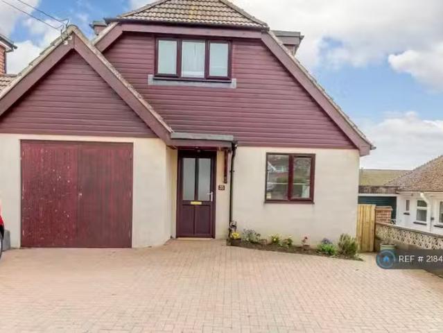 5 bedroom detached house for rent in Steyning Avenue, Peacehav.