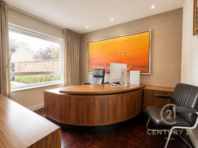 5 bedroom detached house for rent in Stoke Road Kingston upon Thames KT2