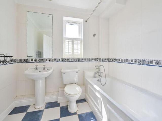 5 bedroom detached house for rent in Streamline Mews, East Dulwich, London, SE22