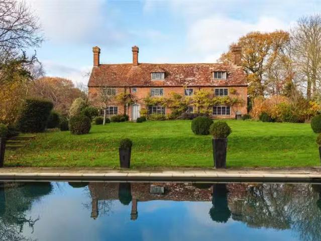 5 bedroom detached house for rent in Summer Hill Lane, Summerh.