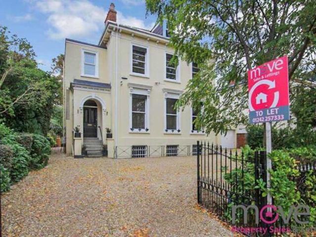 5 bedroom detached house for rent in Sydenham Road North, Cheltenham, GL52