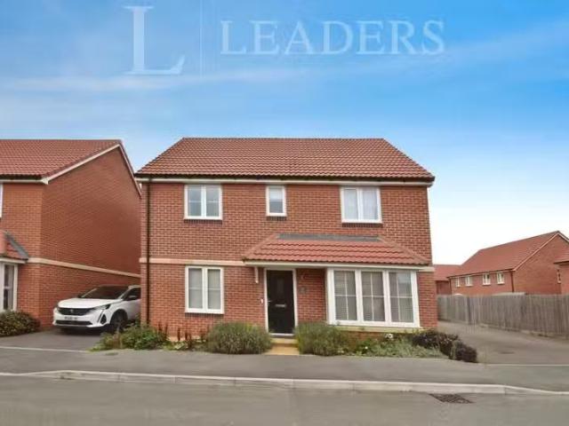 5 bedroom detached house for rent in Poppy Way, Kirby Cross, C.