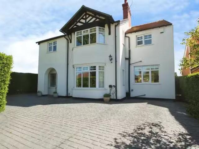 5 bedroom detached house for rent in Panton Road, Hoole, CH2
