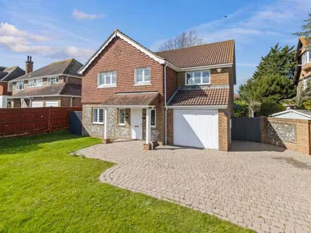 5 bedroom detached house for rent in Park Lane, Eastbourne, Ea.