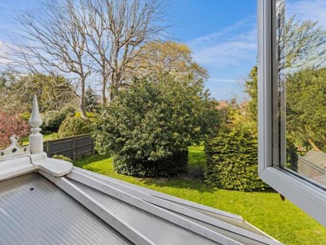 5 bedroom detached house for rent in Park Lane, Eastbourne, East Sussex, BN21