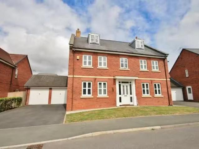 5 bedroom detached house for rent in Parklands Drive, Wychwood.