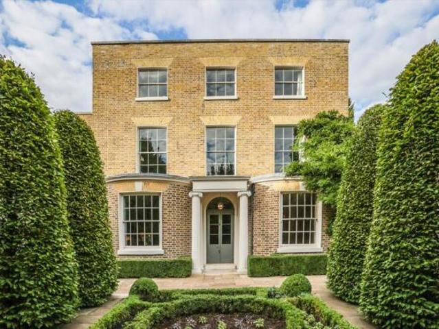 5 bedroom detached house for rent in Petersham Road, Richmond, TW10