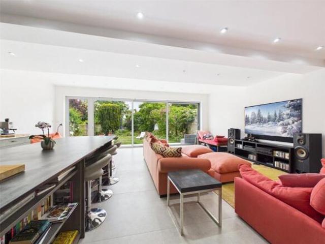 5 bedroom detached house for rent in Pensford Avenue, Kew, TW9