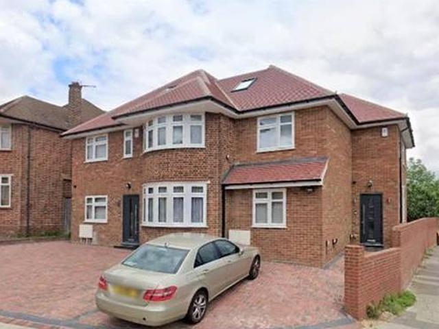 5 bedroom detached house for rent in Queens Way London NW4