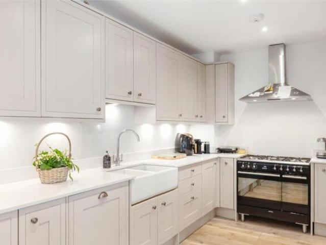 5 bedroom detached house for rent in Rockland Road, London, SW15