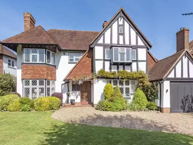 5 bedroom detached house for rent in Redgate Drive Hayes BR2