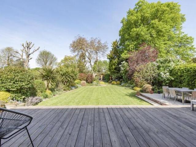 5 bedroom detached house for rent in Redgate Drive Hayes BR2