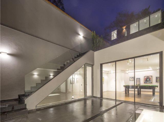 5 bedroom detached house for rent in Redington Road, Hampstead, London NW3